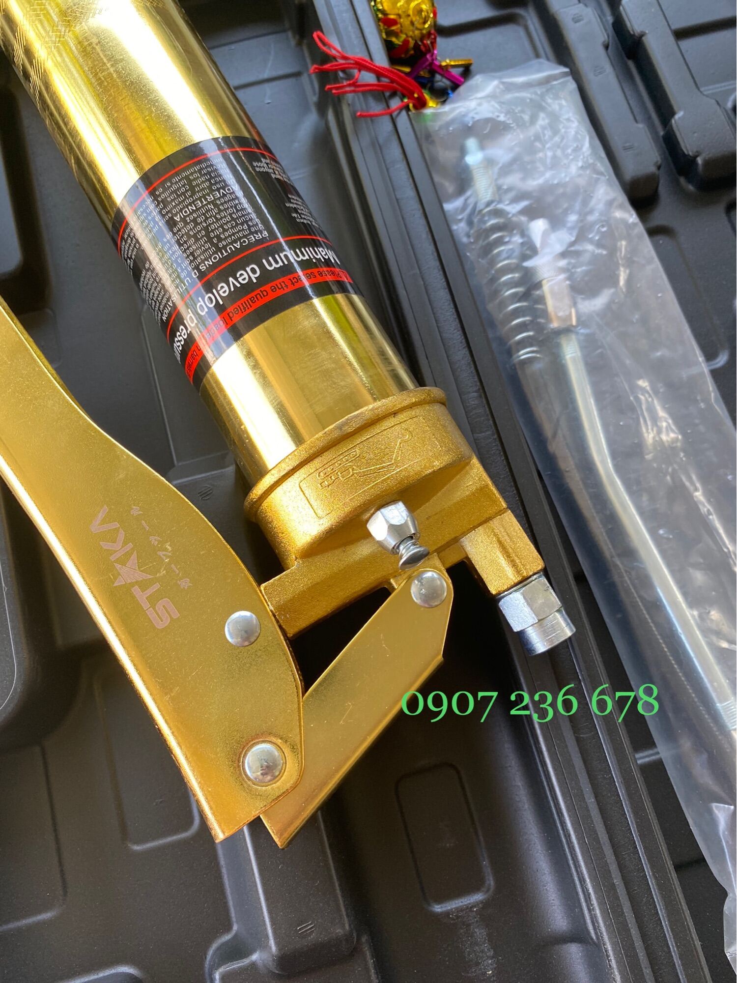 Bơm mỡ bò 2 ty 2 xy lanh piston 900CC dùng mỡ con sâu. mỡ hộp mỡ tuýp ...