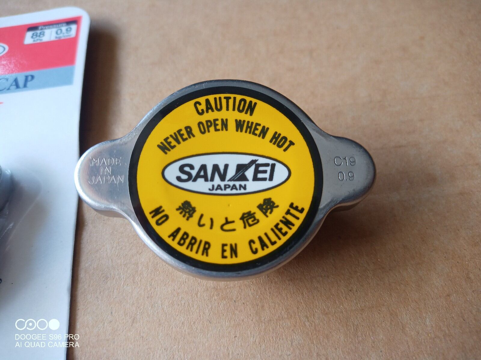 Nắp két nước làm mát động cơ (Cap radiator) Pajero V31 V32 V33 V43 V45 ...