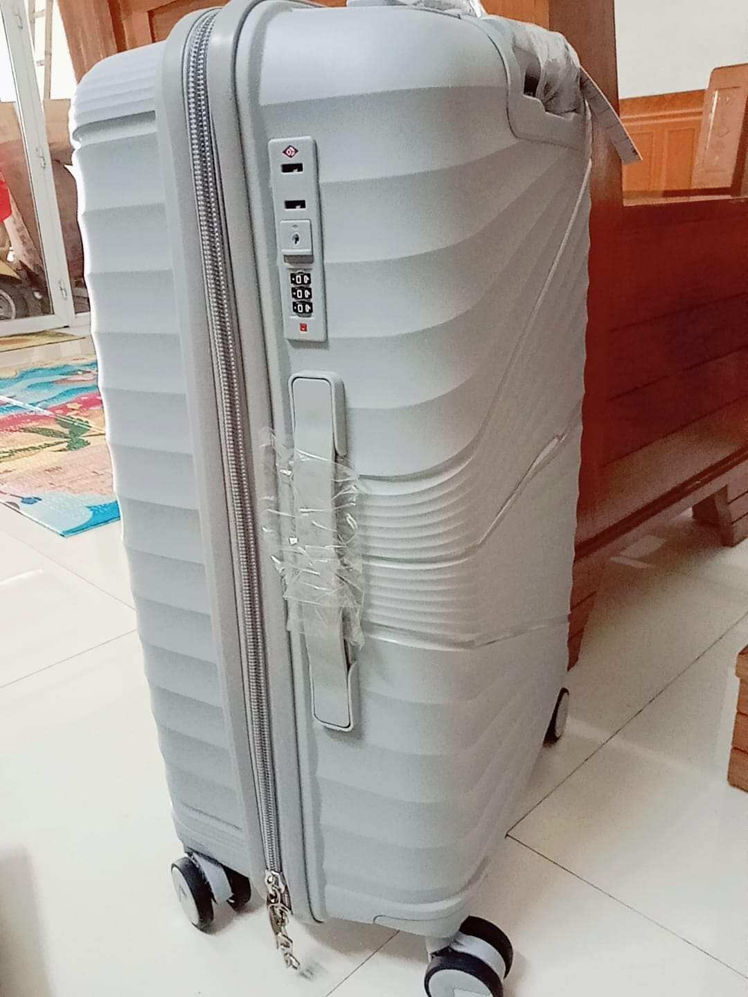 vali cao cấp Ferroli size 20 chống va đập - MixASale