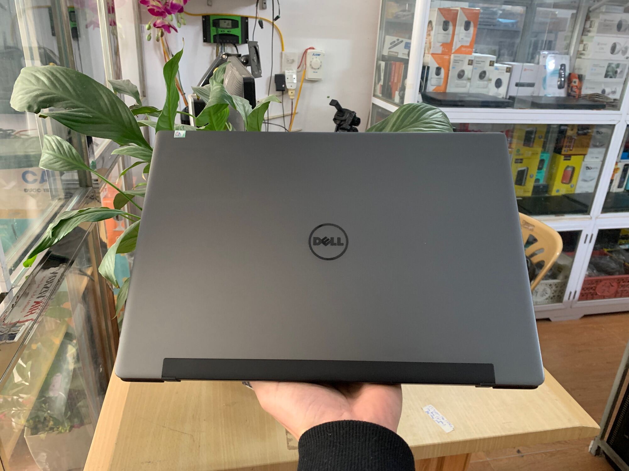 Laptop Dell 7370 core M5 ram 8gb ssd 256gb 13.3 inch Full HD - MixASale