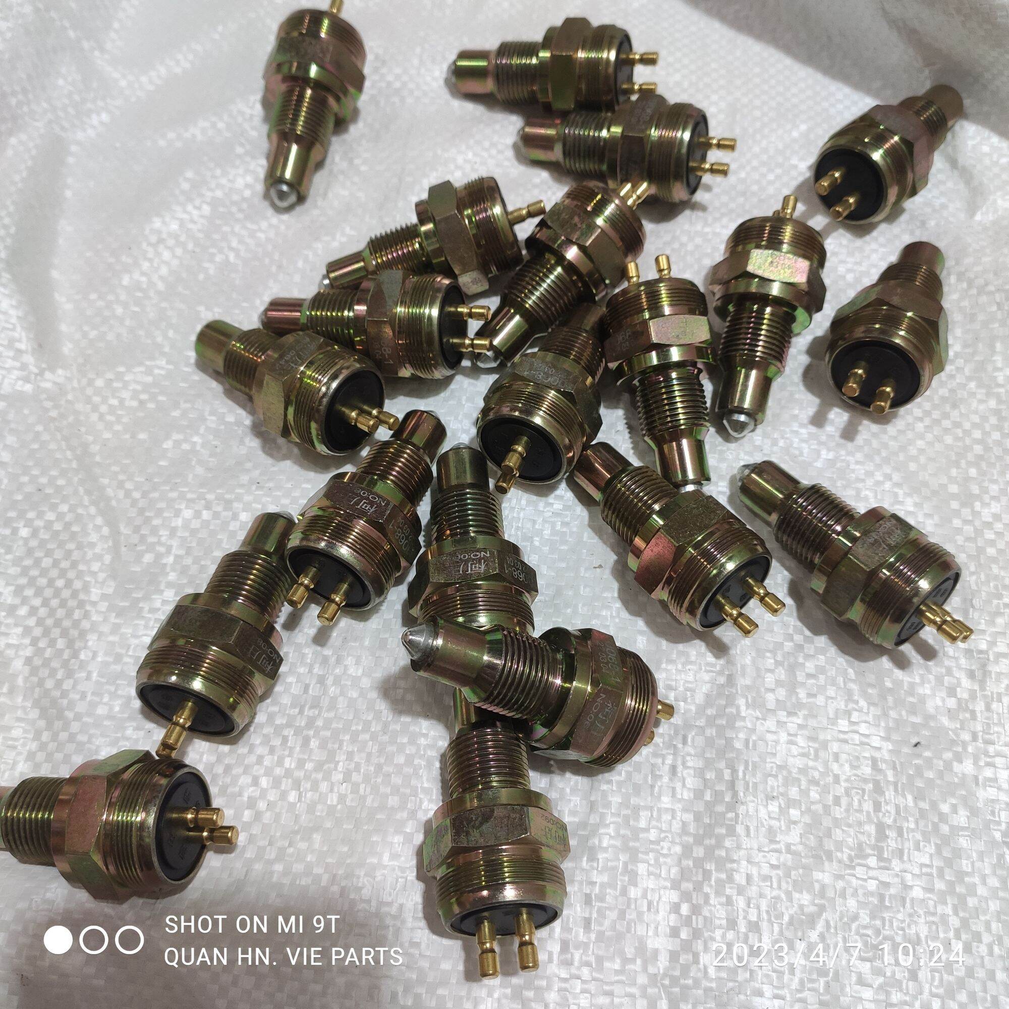 Công tắc số 0068-1 ren 1827 2 chân giắc hàng đẹp. Cảm biến số lùi 068-1 ...